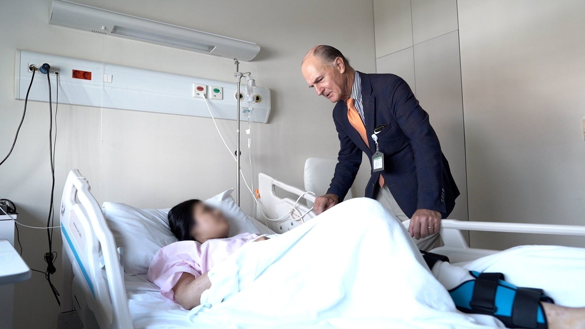 DR MCKAY MCKINNON RETURNS TO VIETNAM TO TREAT PATIENTS WITH RARE ...