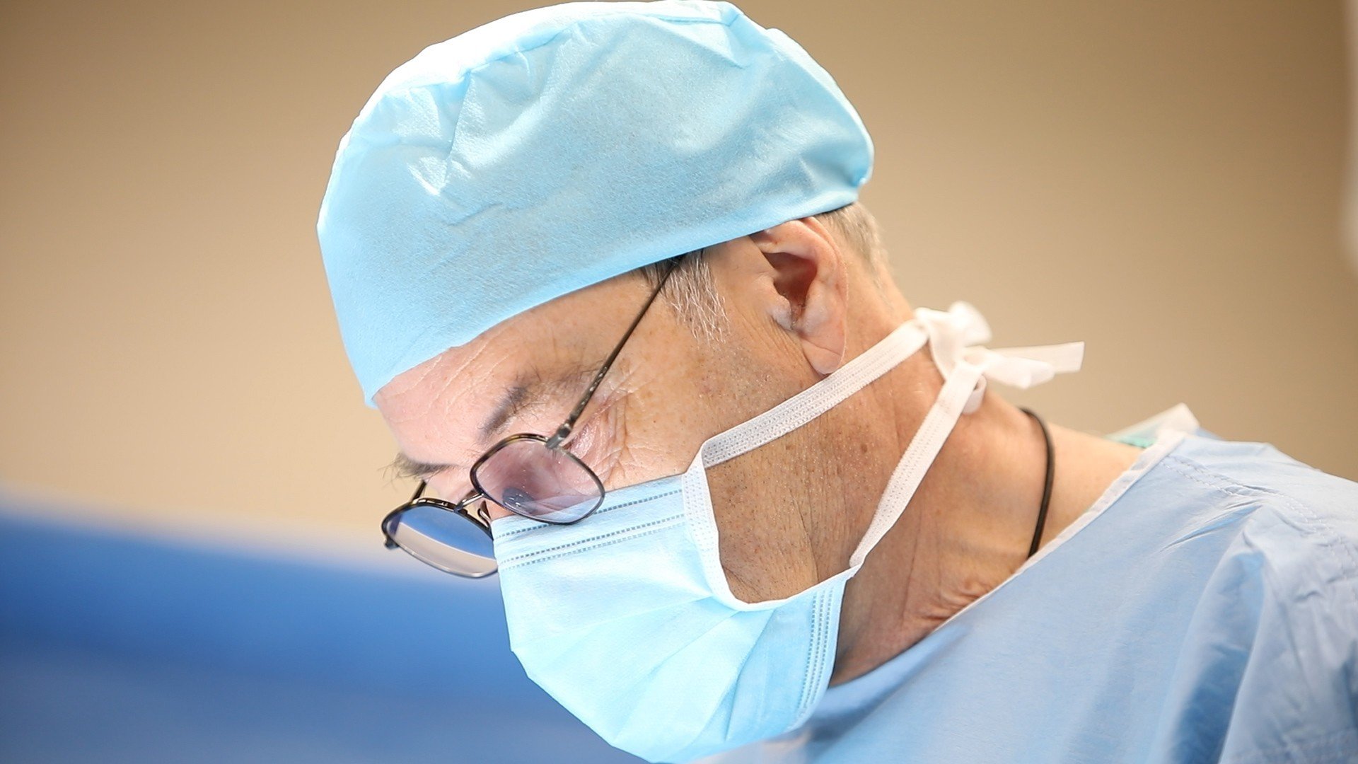 ‘HAND SURGERY MAGICIAN’ STÉPHANE GUERO: TRANSFORMING HANDS, TRANSFORMING FUTURES - FV Magazine